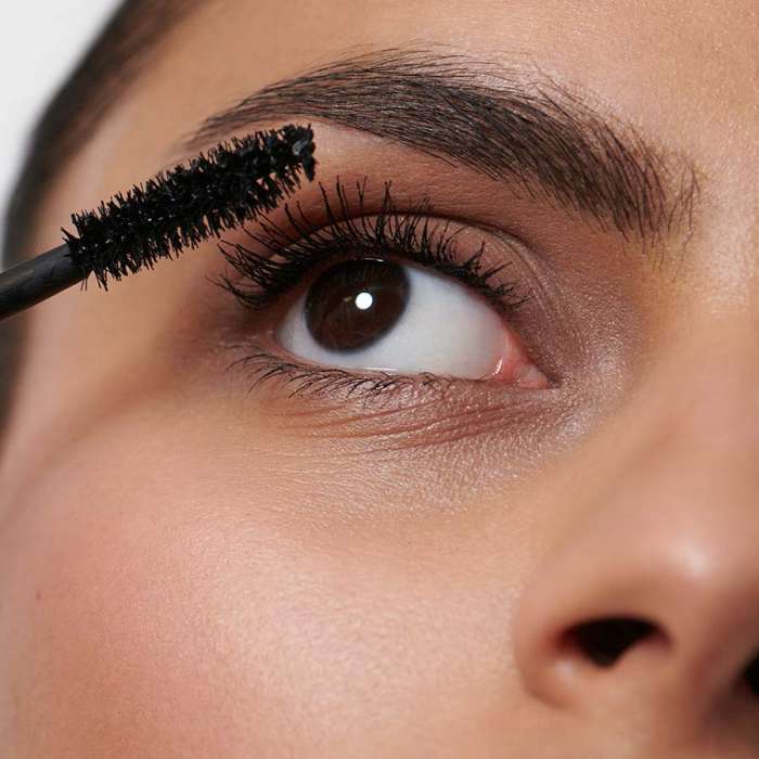 Volume Mascara for fuller lashes natural make up Dr. Hauschka